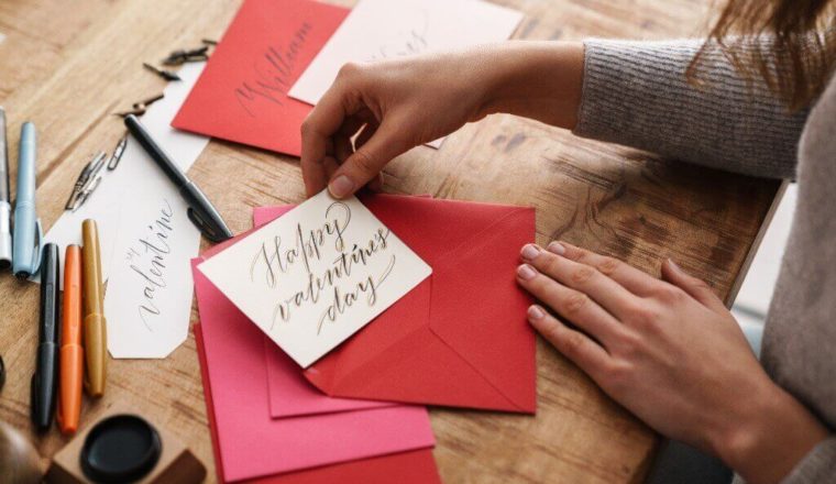 Arkadaşa Hediye Notu Nasıl Yazılır? Hediye Notu Sözleri - Hediye Notu ...